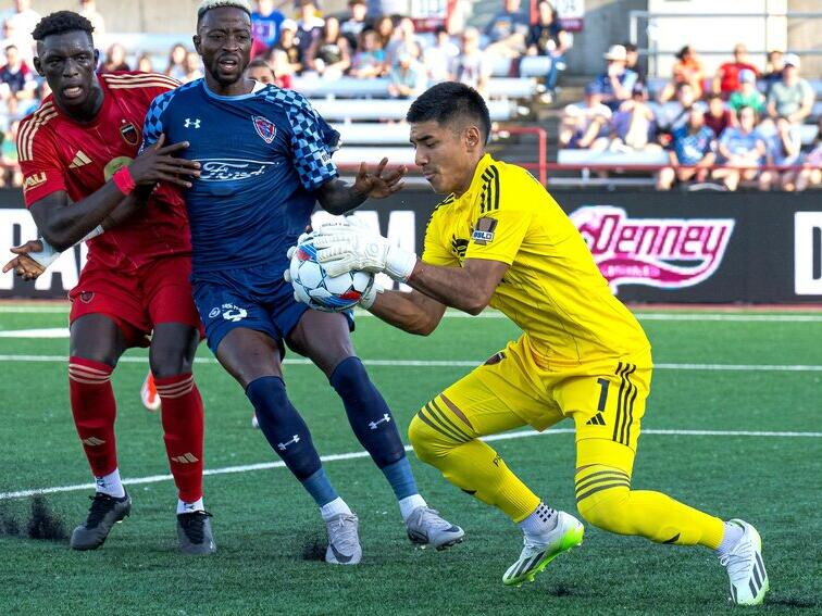 Rising falls 2-1 to Indy Eleven