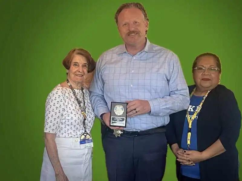 Rotary Club of Burien/White Center presents plaque of thanks to former ...