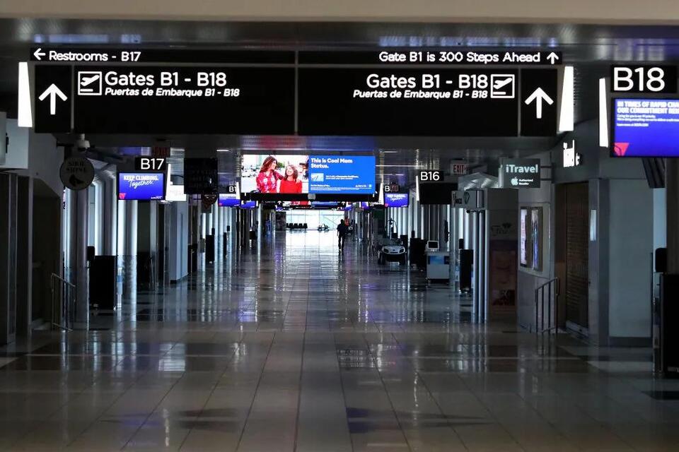 Fade-TL: Atlanta Airport Employee Fired From Restaurant After Wild ...