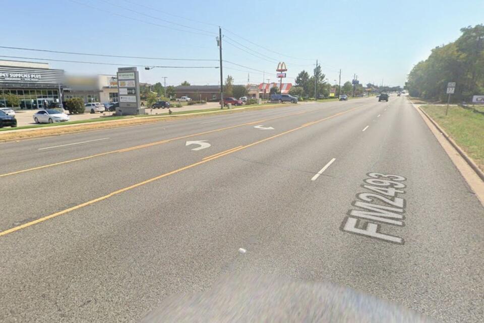 Texas Traffic Laws You Must Know About Center Left Turn Lanes - NewsBreak