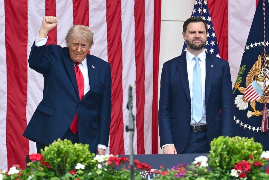 Trump to hold full Cabinet meeting at Camp David - NewsBreak