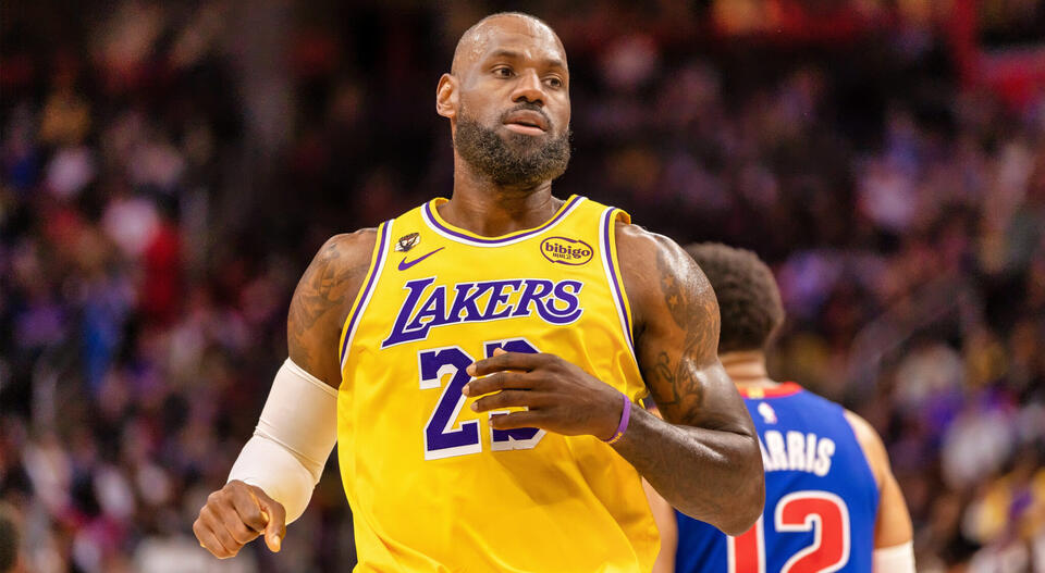 LeBron James Makes His Return To Cleveland In Blockbuster Trade ...