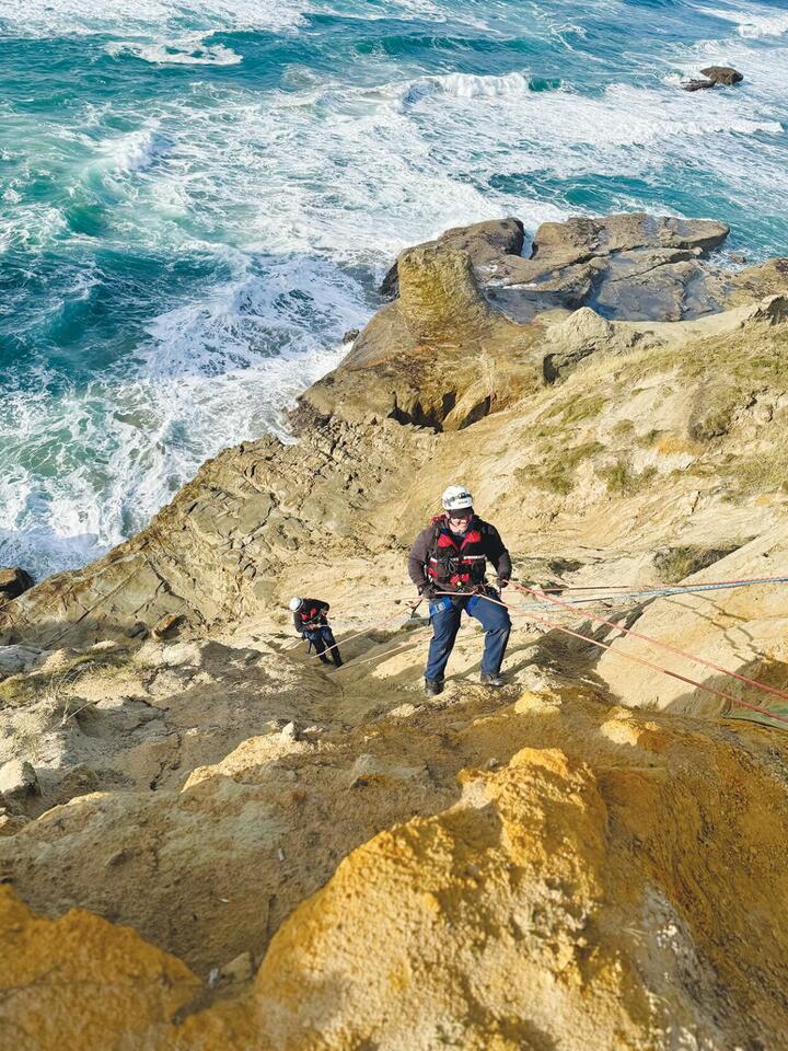 NRFPD and NORFPD partner with Oregon State Parks for Cliffside Rescue ...