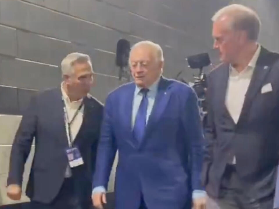 Jerry Jones Appeared Devastated As He Entered Cowboys Locker Room After ...