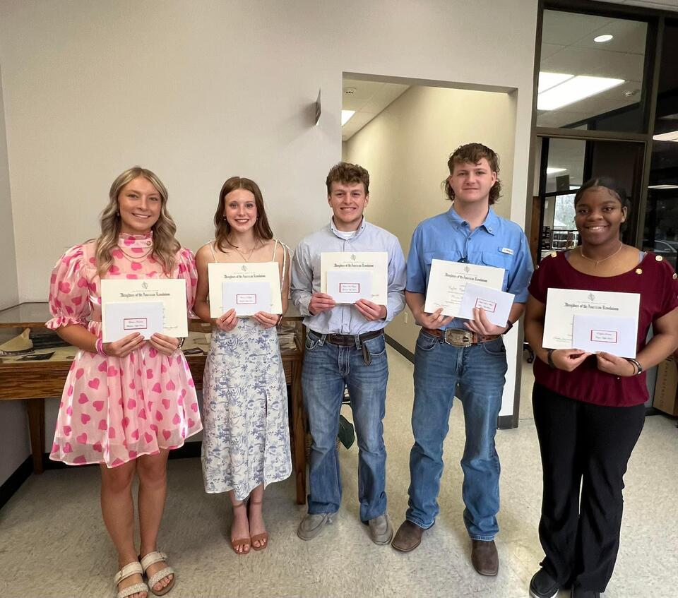 Jonathan Hardin Chapter of NSDAR Names Good Citizen Award Winners ...