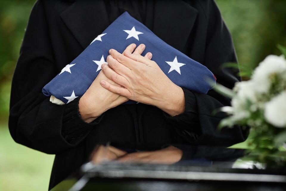 Why American Flags Are Folded Into Triangles for Veteran Funerals ...
