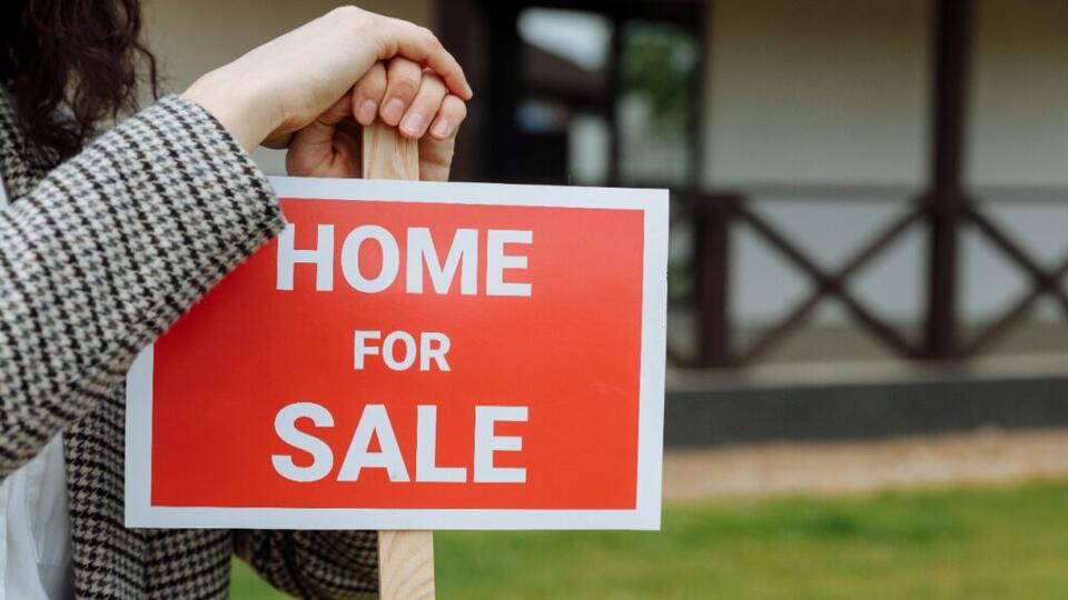Only 1 in 4 homes sold above asking in May, down from a year ago as ...