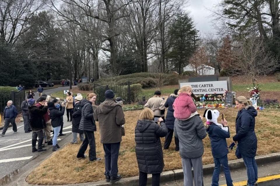 Thousands pay respects to Jimmy Carter — a president, peanut farmer and ...