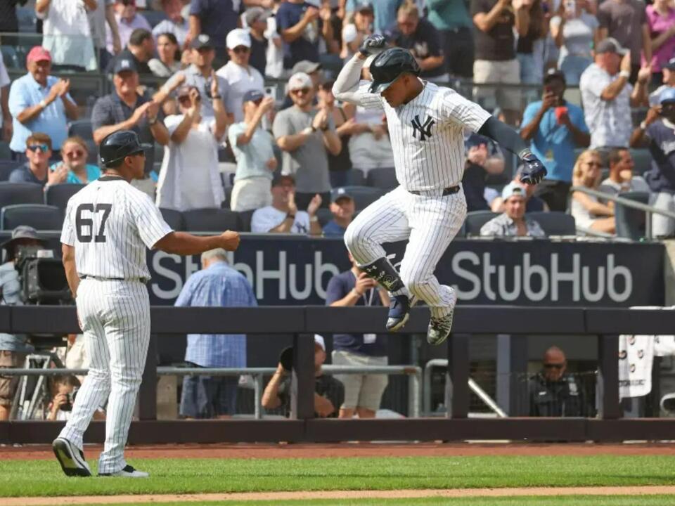 Yankees fans plead with Juan Soto to stay in The Bronx for long haul