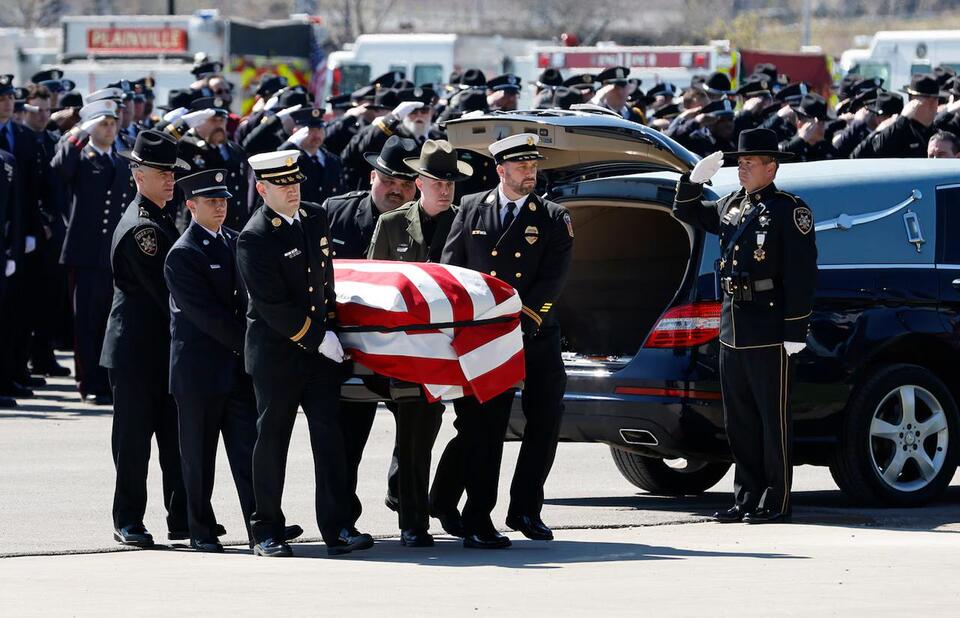 Thousands mourn ‘superhero’ New York police lieutenant who was fatally ...