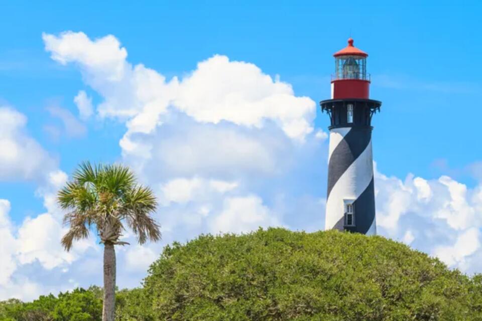 20 Haunted Lighthouses You Can Tour at Night - NewsBreak