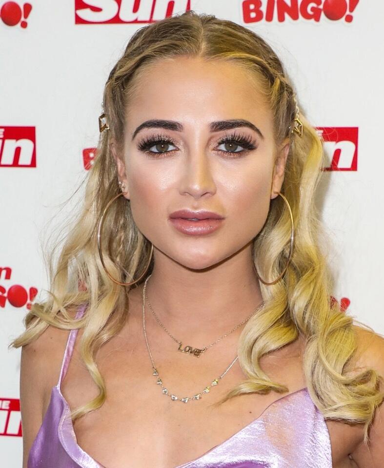 How These 7 Love Island Bombshells Look So Stunning - NewsBreak