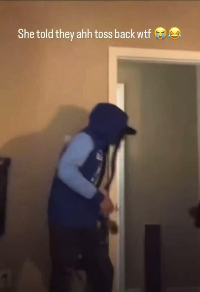 #She told they ahh toss back wtf - NewsBreak