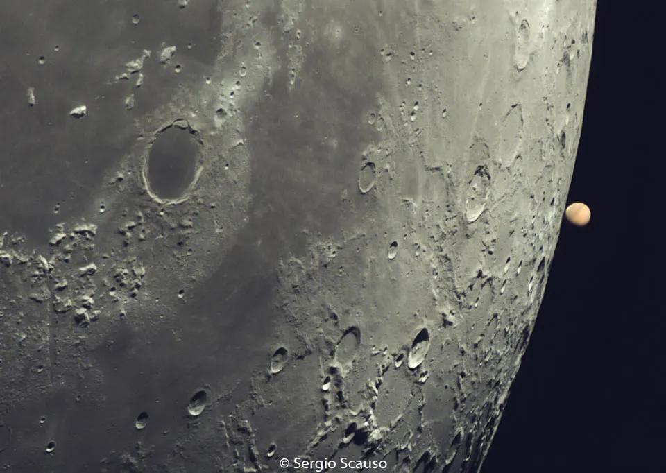 How to view Mars when it appears next to the moon tonight, according to ...