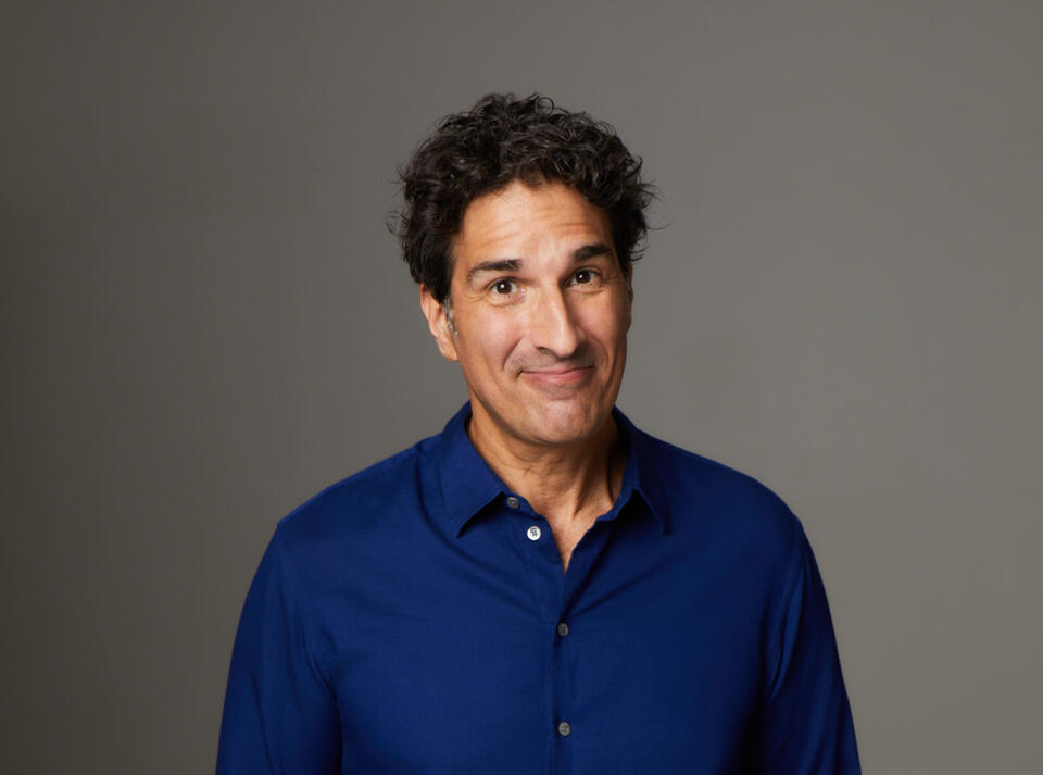 Mic’d Up: Gary Gulman strikes ‘Comedy Gold’ in Harvard Square - NewsBreak