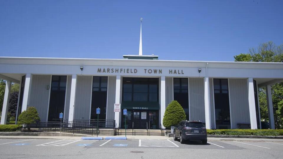 Marshfield faces big budget deficit. Official talks override, layoffs ...