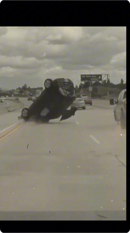 Serious car flying accident in Los Angeles car 🚗 🚗 🚗 😨😨😨😔😔😔😔😔😔 - NewsBreak
