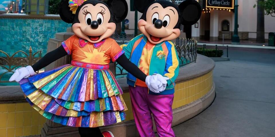 FIRST LOOK: Mickey and Minnie getting new outfits for DCA 25th ...