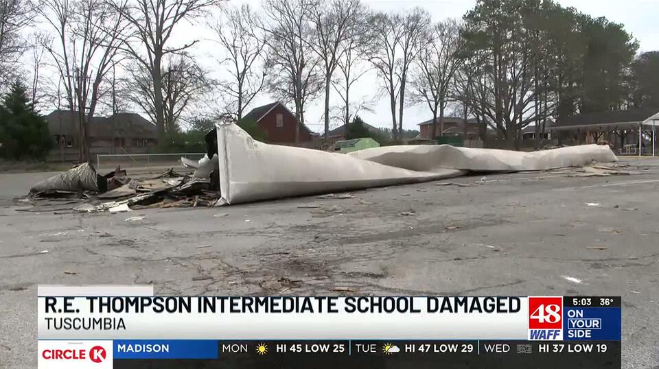Roof at R.E. Thompson Intermediate School in Tuscumbia collapses during ...