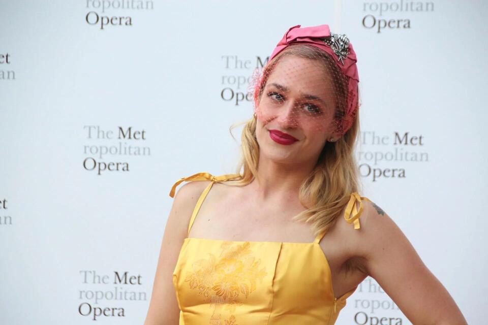 Know why ‘Jemima Kirke’s What the hell, sure’ sparks a viral meme trend ...