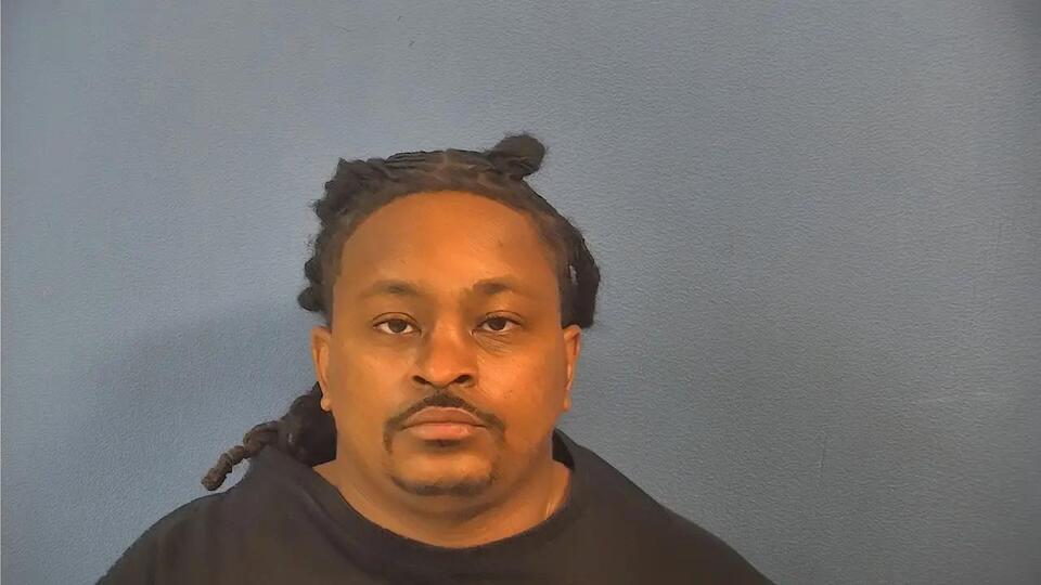 Dolton man and convicted felon caught with gun in Naperville Topgolf ...