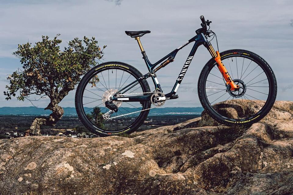2026 Canyon Lux World Cup CFR Drops In On More Travel, Lower Weight for ...
