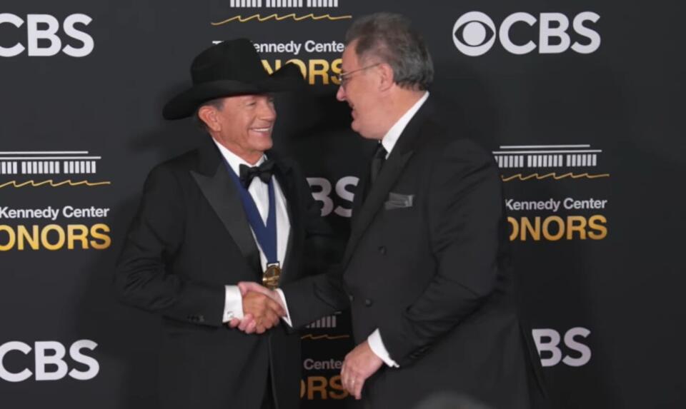 Vince Gill Says He Doesn’t Have Respect For “Completely Uninspiring ...