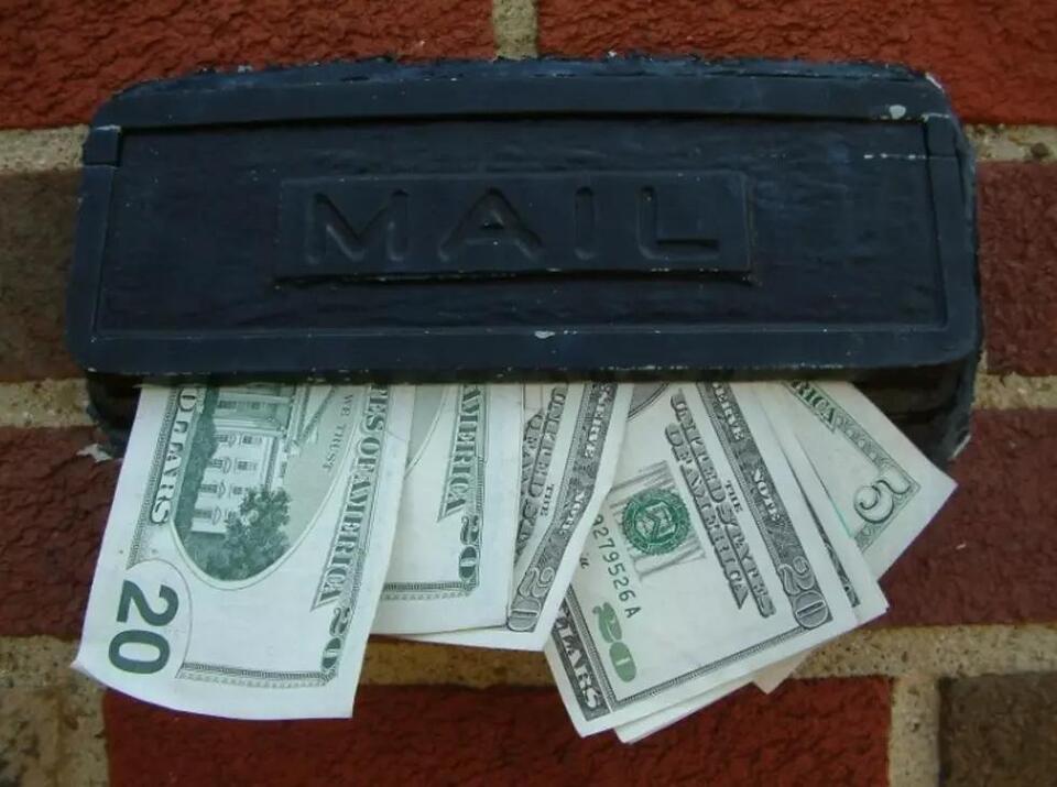 3 Million New Yorkers Getting Surprise Checks In The Mail - NewsBreak