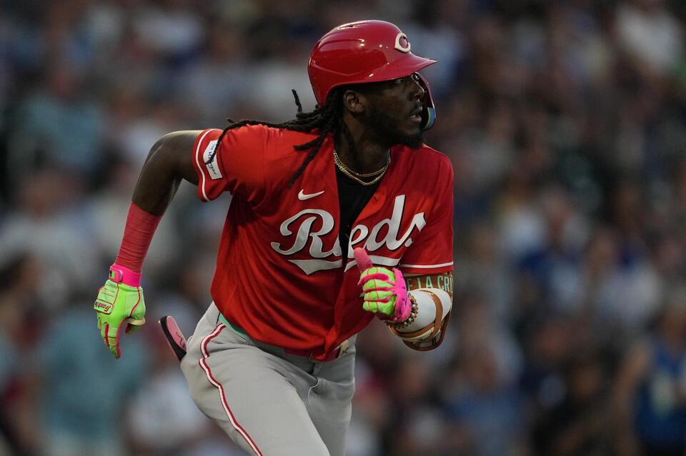 Reds dealt injury blow with star Elly De La Cruz forced to leave game ...