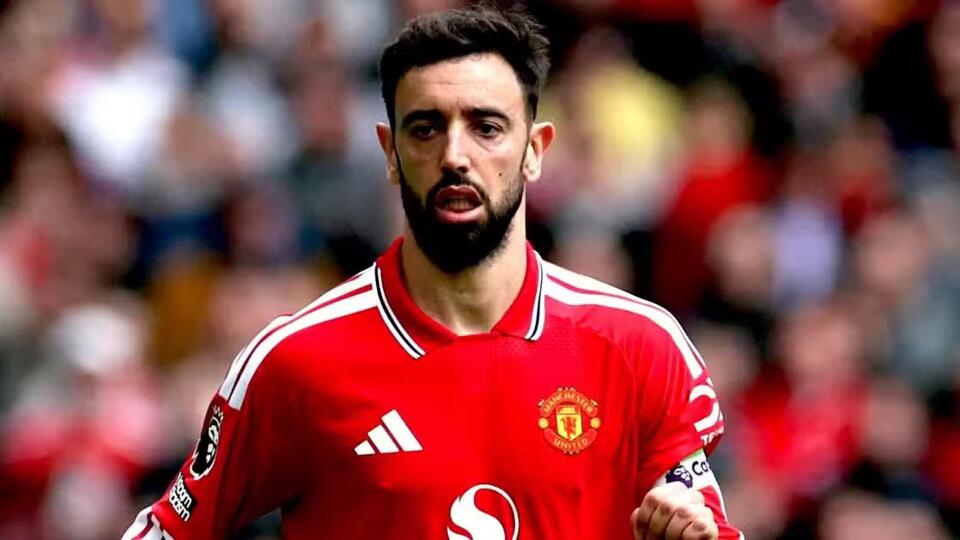 Piers Morgan Reacts Badly as Bruno Fernandes Wins Premier League Player ...