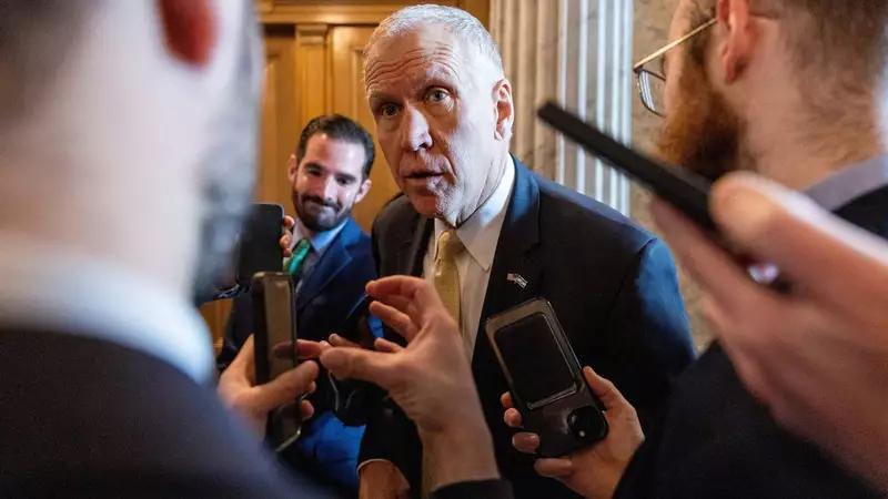 'Your move': All eyes on rogue GOP senator as Trump insists Powell ...