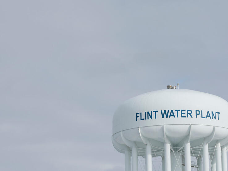 Flint halts water liens, proposes $250,000 aid in emergency resolution