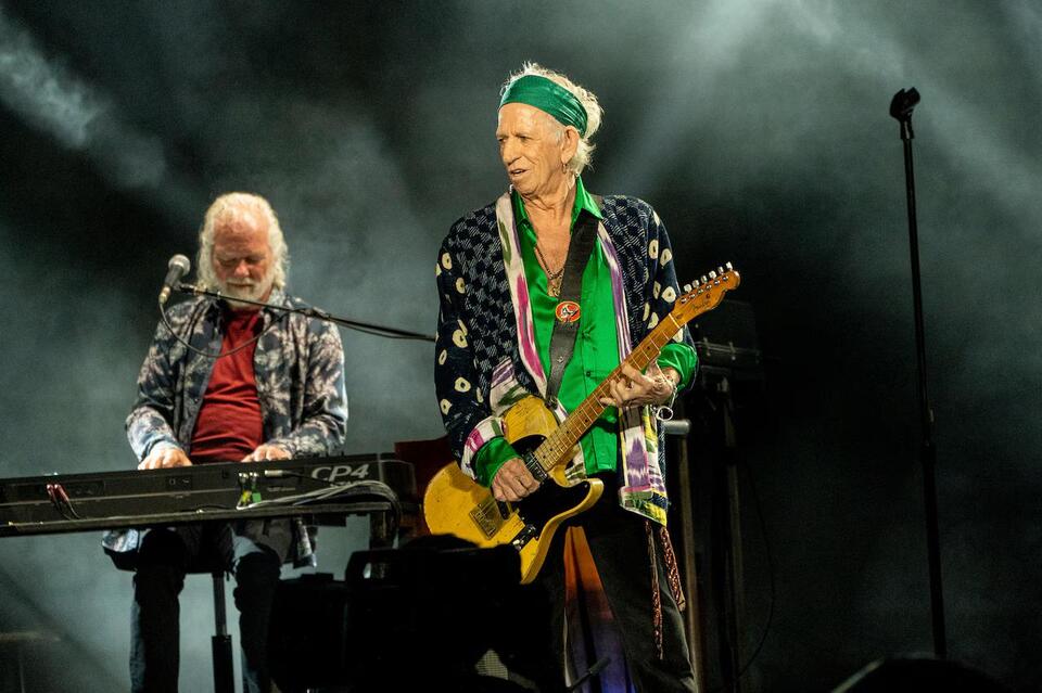Rock legend, 82, welcomes first great-grandchild - NewsBreak