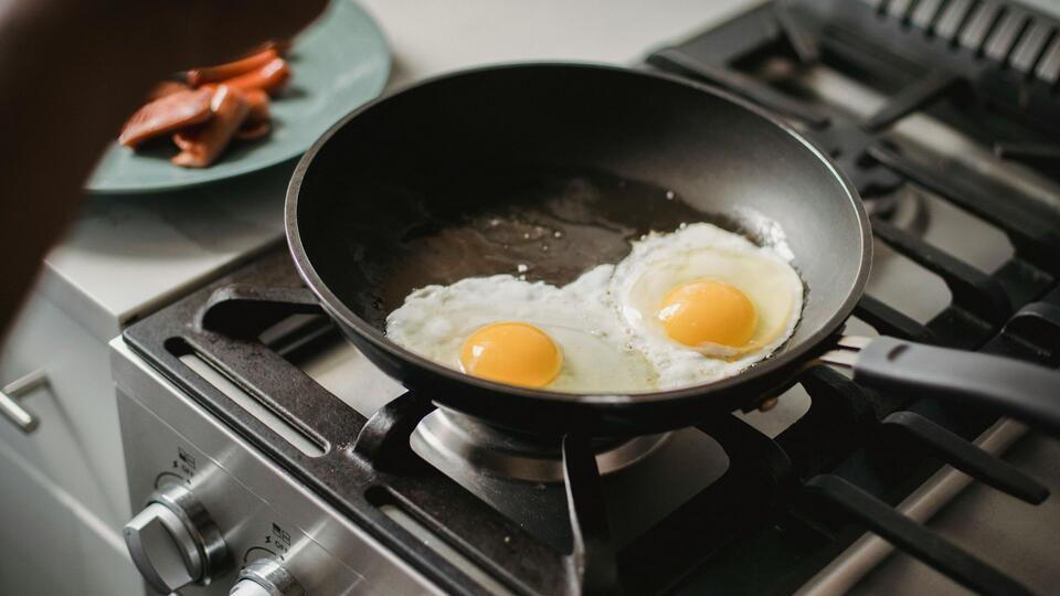 Microwave Or Frying Pan? Ranking Every Way To Make An Egg - NewsBreak