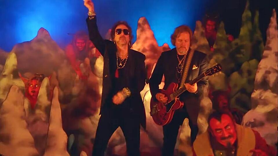 The Black Crowes Premiere Russ Meyer-Inspired Video for “Profane ...