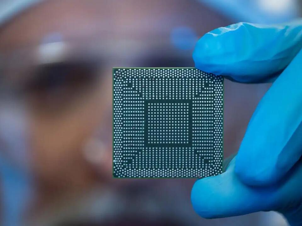 Wireless charger implanted under your SKIN that uses human body to top ...