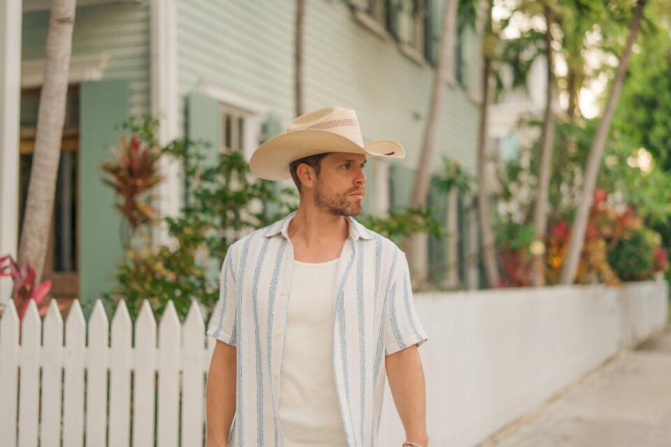 Dustin Lynch to headline Beaver County Boom on The Bridge - NewsBreak