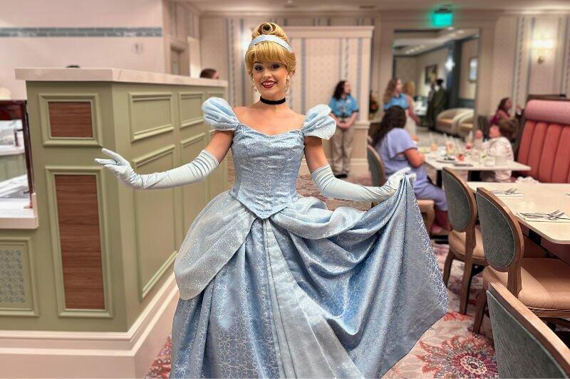 5 Reasons We LOVE 1900 Park Fare for Disney Character Dining - NewsBreak