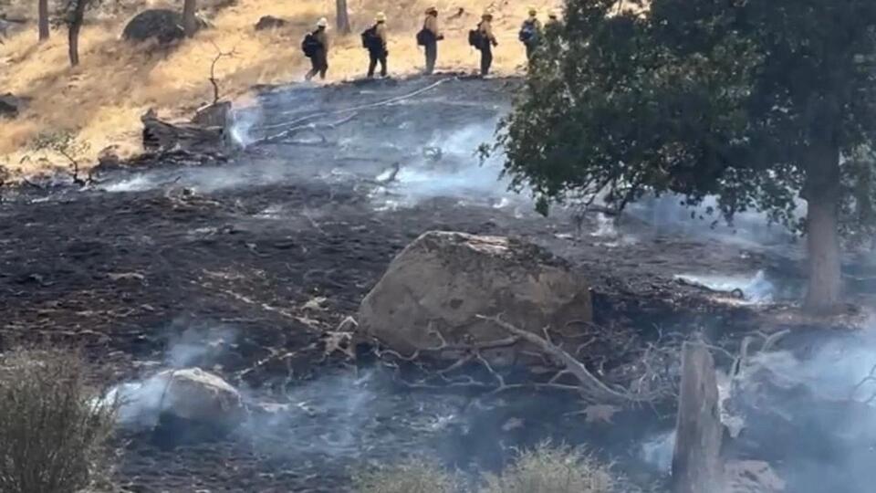 Little Fire grows to 2,500 acres with zero containment in Kern County ...