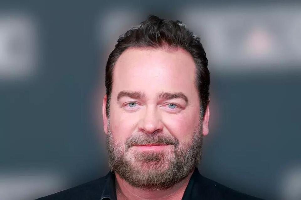 Lee Brice: ‘Cry’ Lyrics Are What I’m All About! - NewsBreak