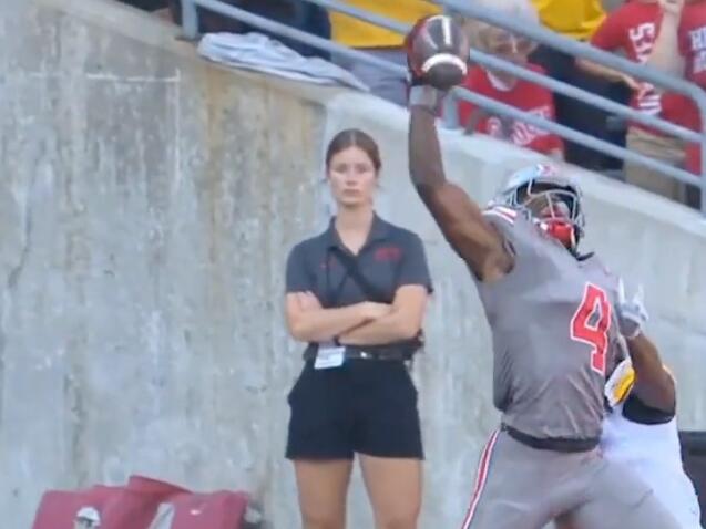 Jeremiah Smith makes crazy one-handed touchdown with Iowa defender ...