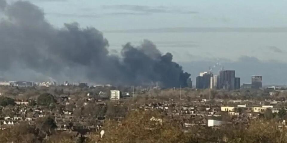 Around 150 Firefighters Battle Large-Scale Fire in London - NewsBreak