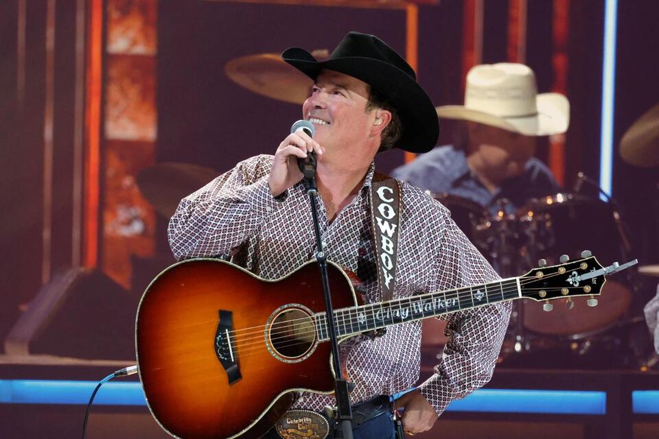 Clay Walker’s Live Shows Look a Lot Different These Days - NewsBreak