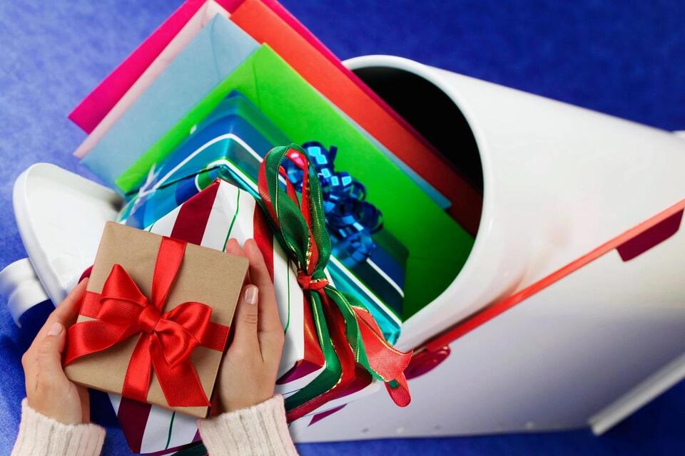 USPS Holiday Gift Rules for Mail Carriers - NewsBreak