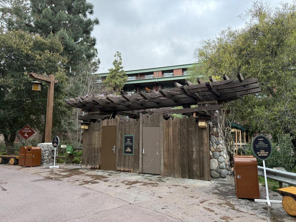 PHOTOS: Former Disney’s Grand Californian Hotel Park Gate Demolished ...