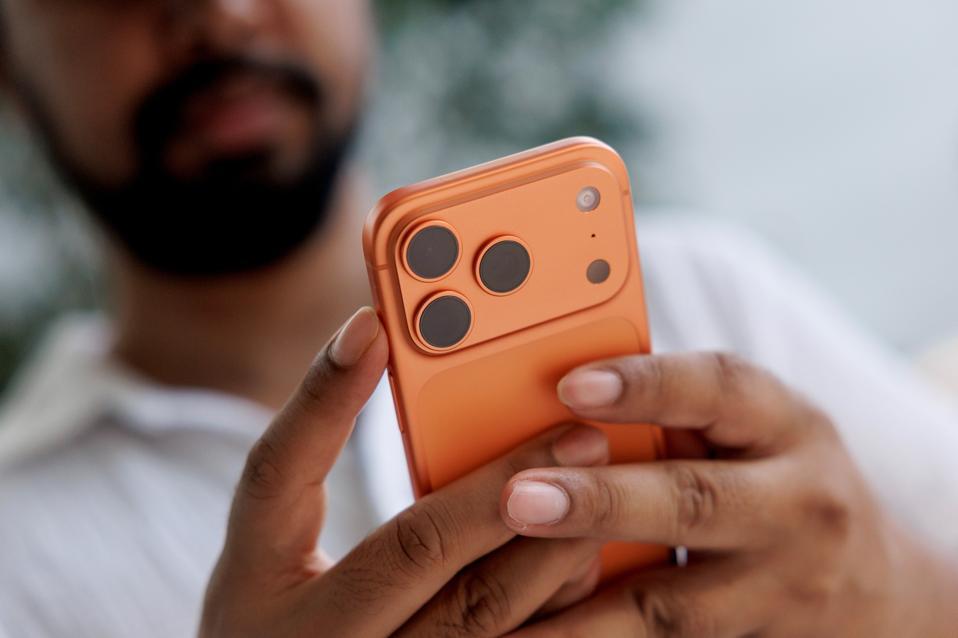 iOS 26.0.1 Release Date: When The Next iPhone Update Will Land For All ...