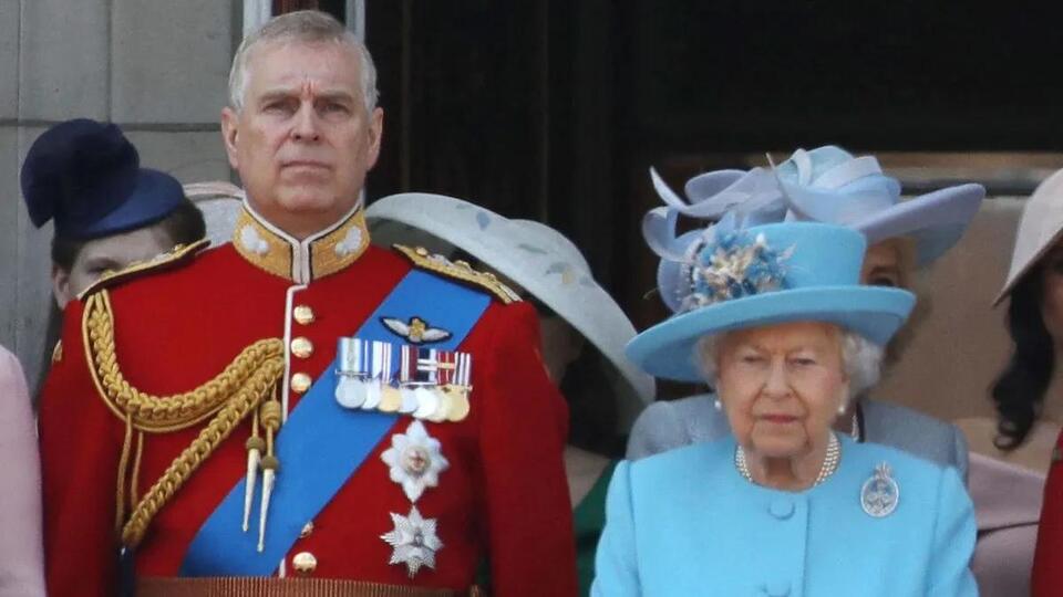 Elizabeth's surprisingly supportive reaction to Andrew's Epstein ties ...