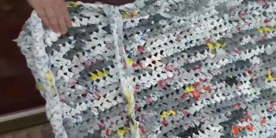 Jackson County woman crafts homeless sleeping mats out of grocery bags ...