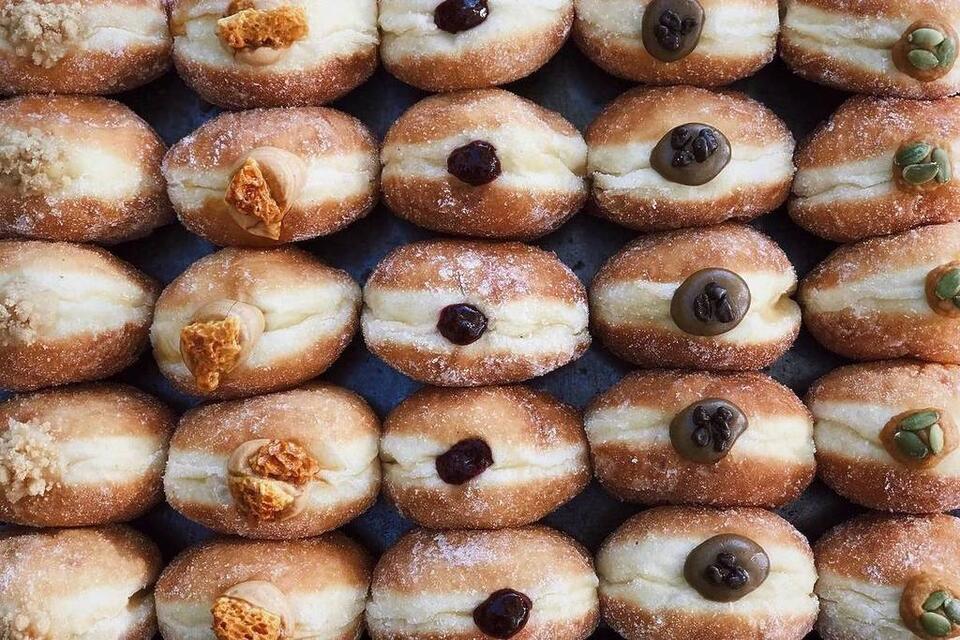 A Guide To Getting Your Hands On The Very Best Donuts In Seattle ...