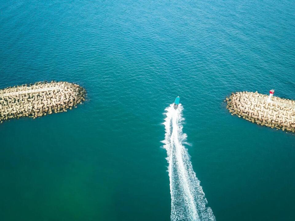 Conservation group warns of effects of wake boats on Wisconsin lakes